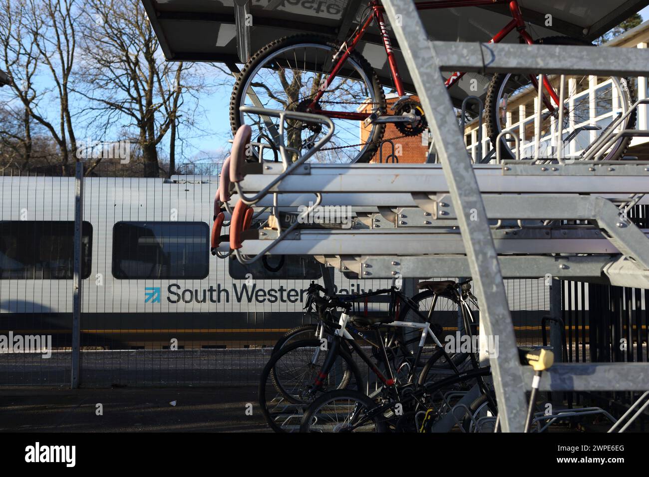 Farnborough railway station hi-res stock photography and images - Alamy
