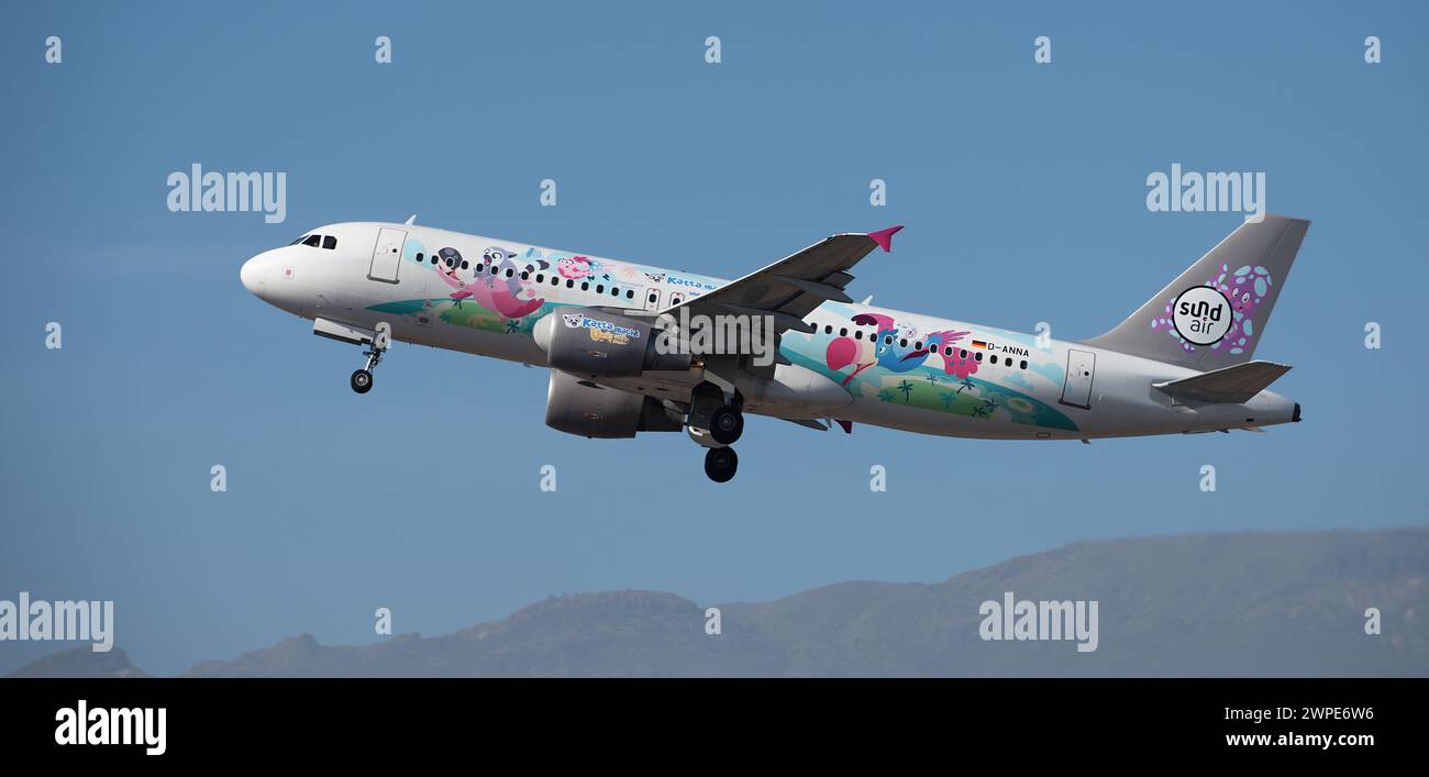 Sundair airlines hi-res stock photography and images - Alamy