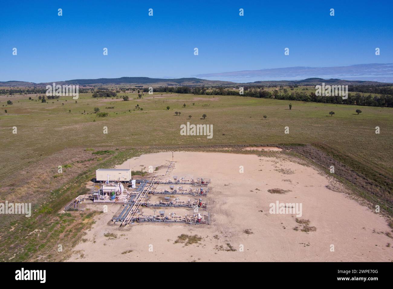 Aerial of a SANTOS coal seam gas well pumping station near Roma ...