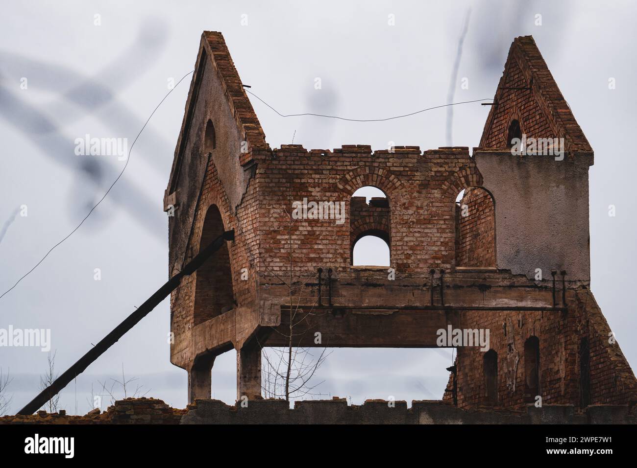 Ruin Brick Building Shell Without roof Stock Photo - Alamy
