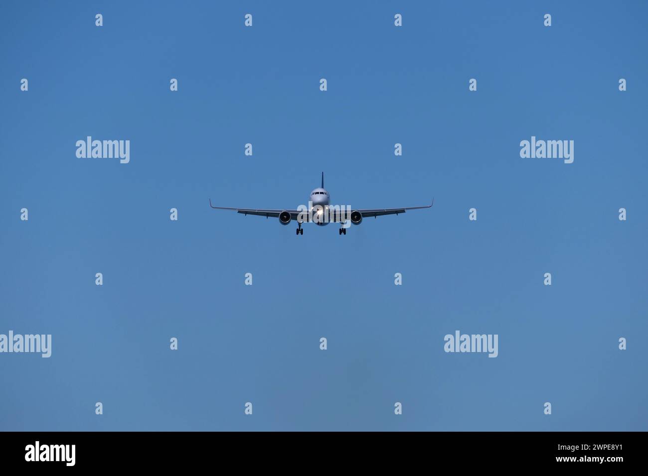 Tupolev tu 214 hi-res stock photography and images - Alamy