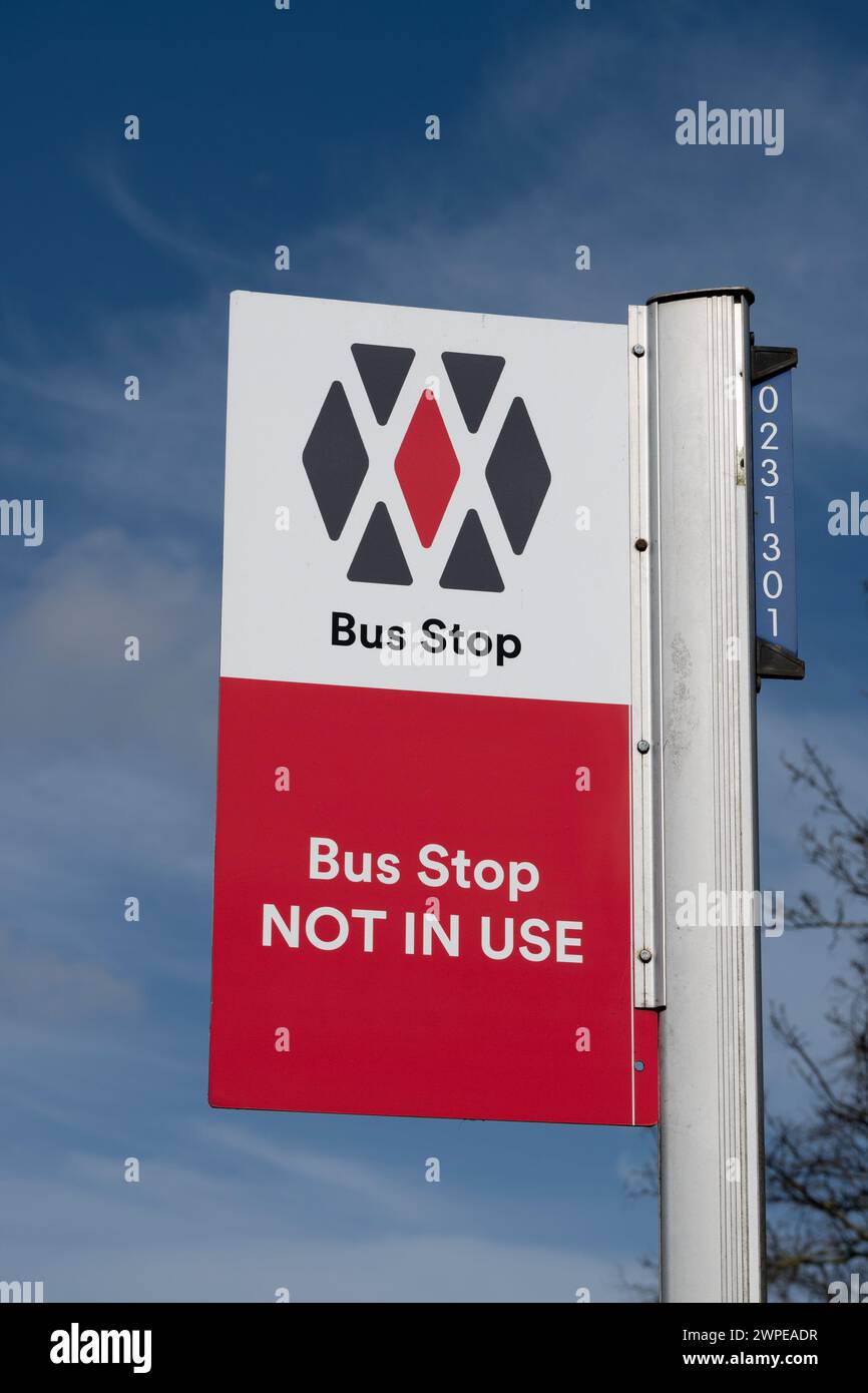 Uk bus stop sign hi-res stock photography and images - Alamy