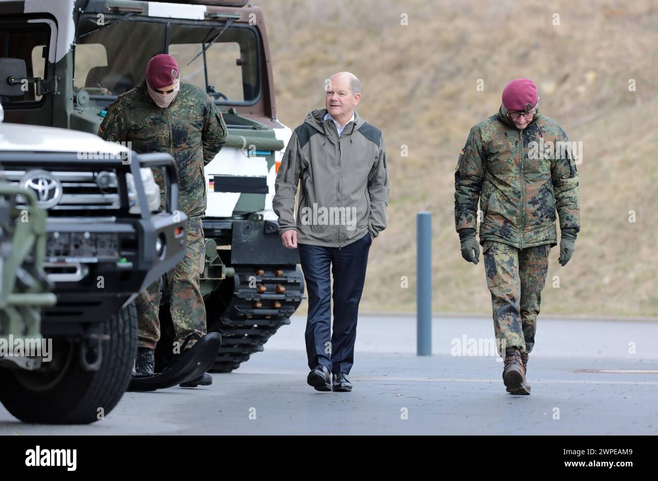 Bundeskanzler Olaf Scholz besucht das Kommando Spezialkräfte KSK am 05 ...