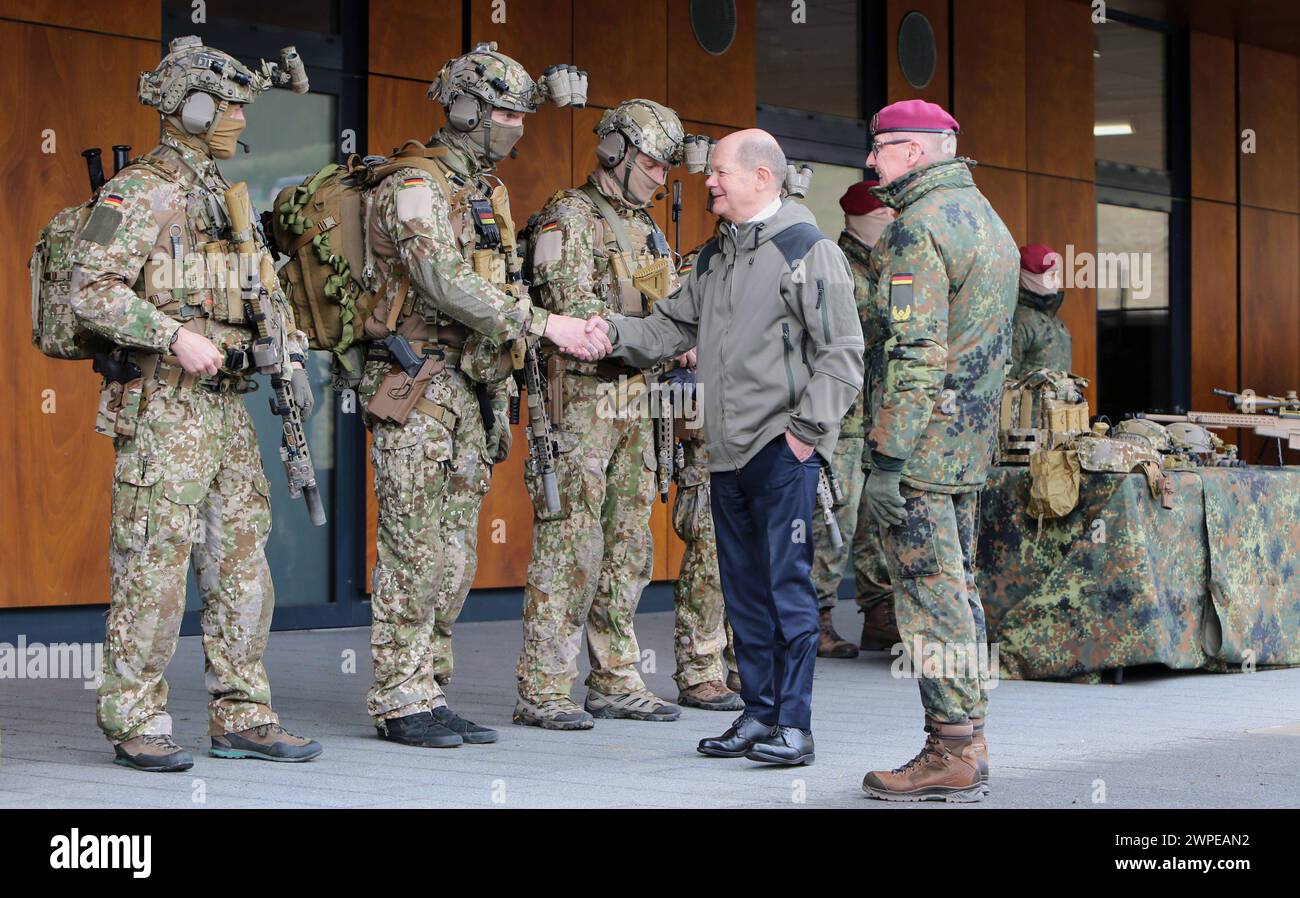 Bundeskanzler Olaf Scholz besucht das Kommando Spezialkräfte KSK am 05. März 2024 in Calw. Er ...