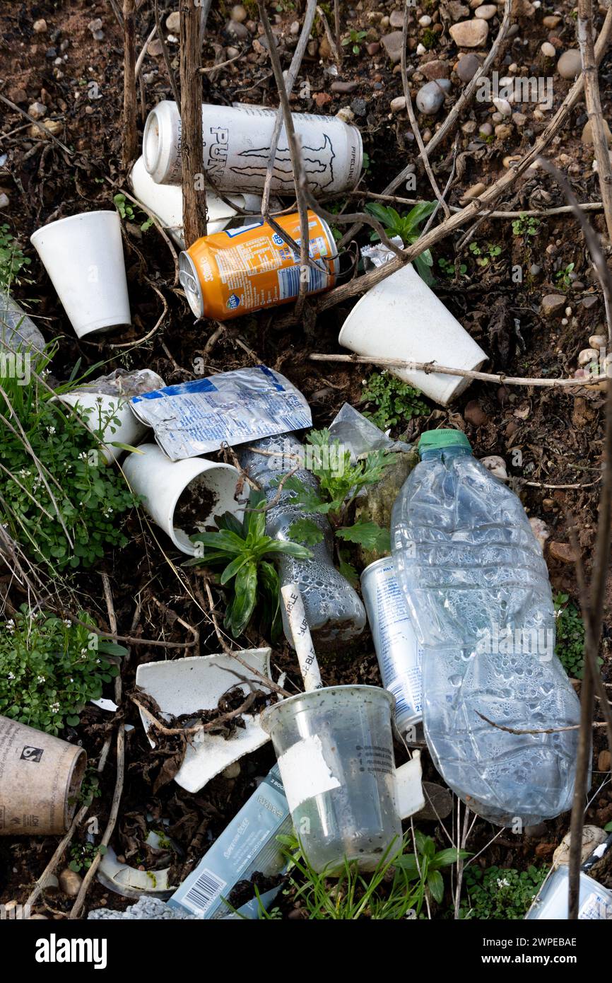 Plastic litter uk hi-res stock photography and images - Alamy