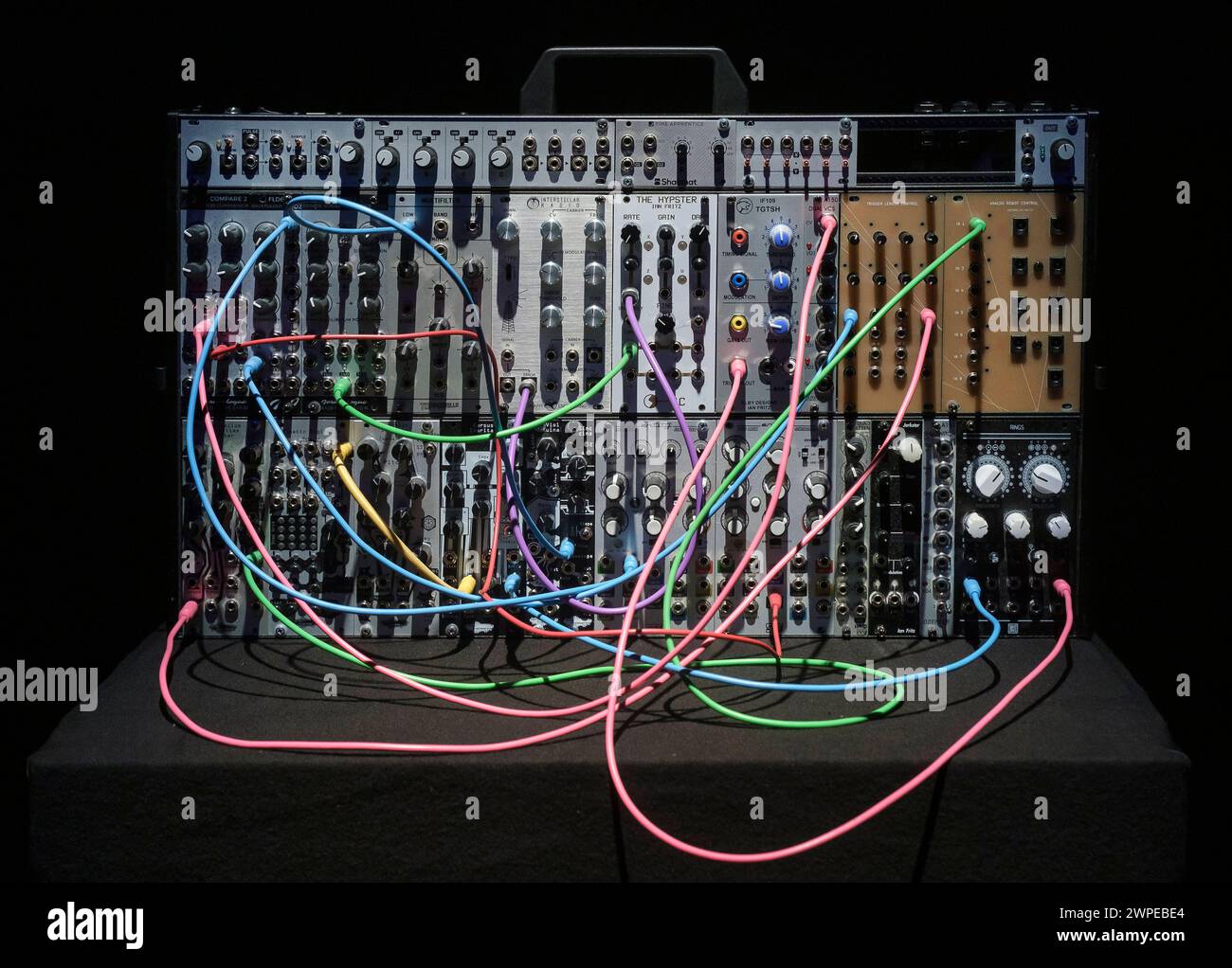 Elektronische klangerzeugung hi-res stock photography and images - Alamy