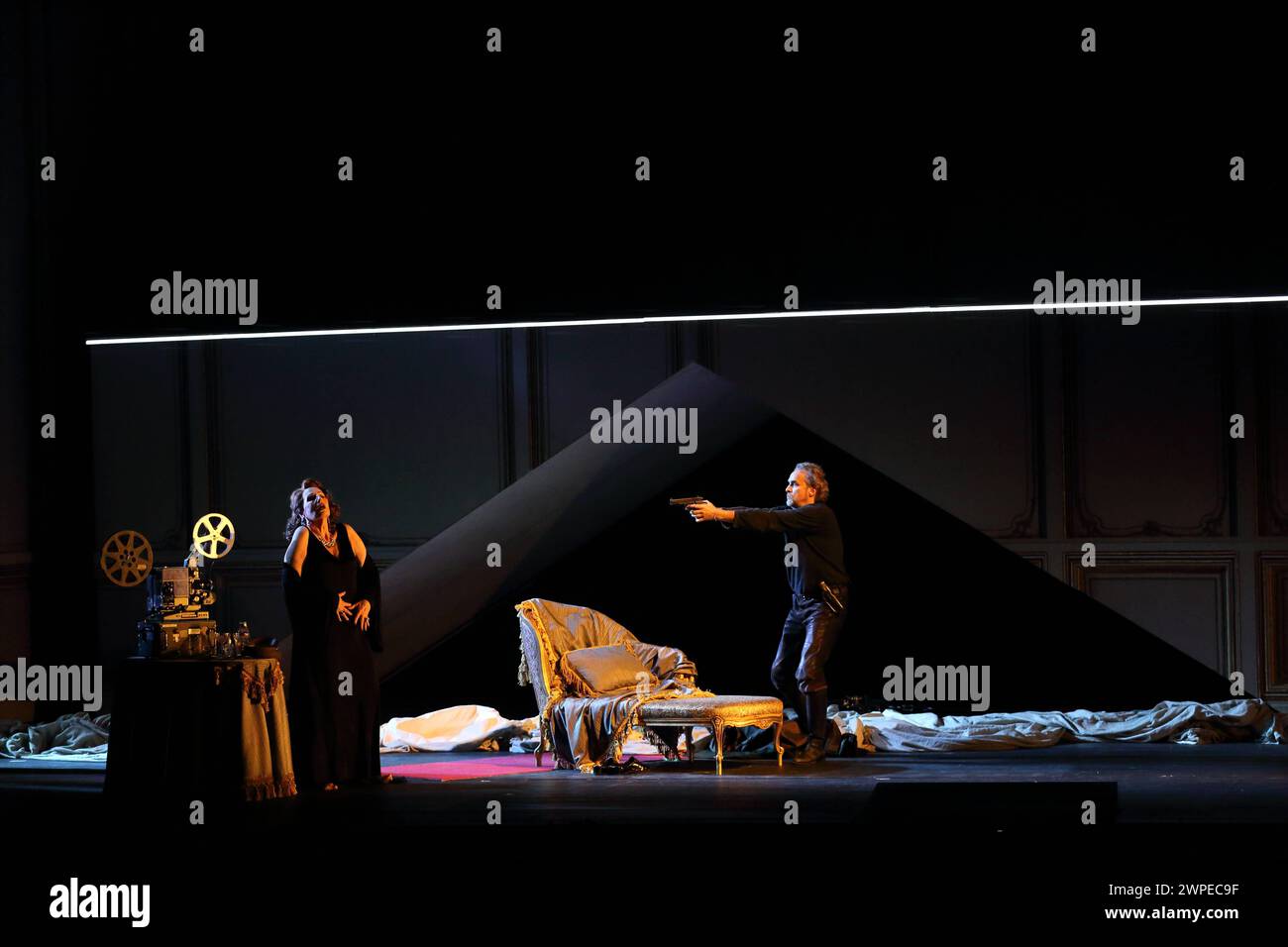 Doris Soffel als Gräfin und Martin Muehle als Hermann während der ...