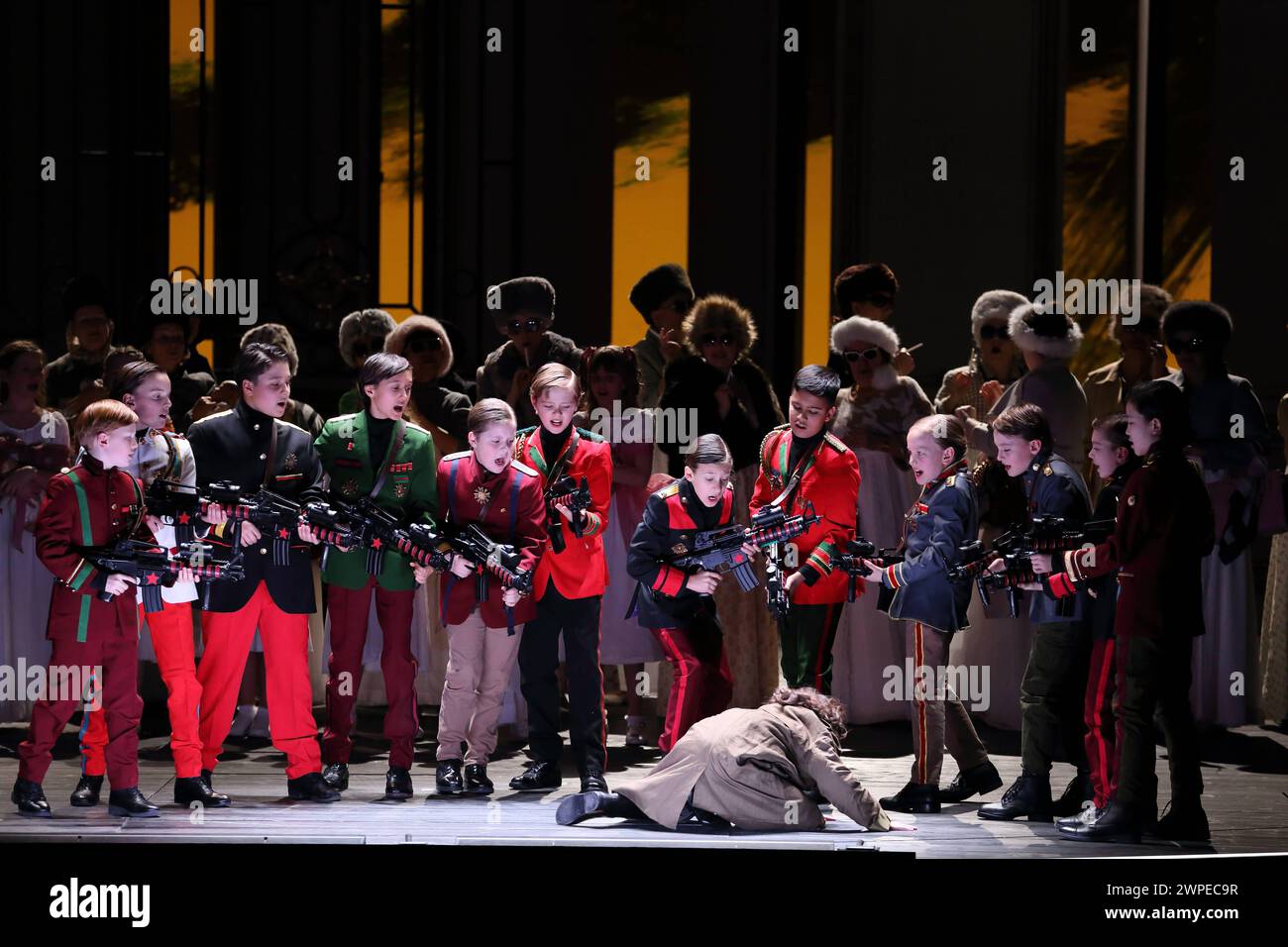 Ensemble während der Fotoprobe für Pique Dame in der Deutschen Oper in ...