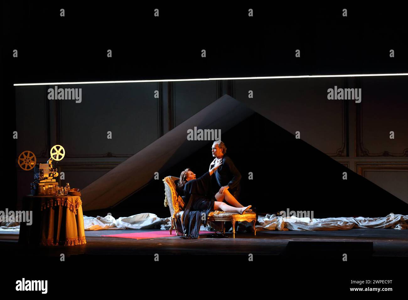 Doris Soffel als Gräfin und Martin Muehle als Hermann während der ...