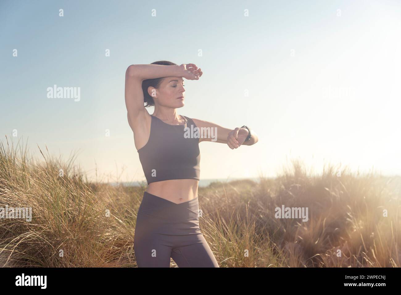 sporty woman runner checking her smart watch for pulse Stock Photo - Alamy