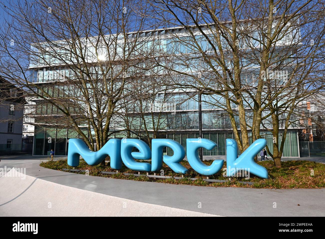 Merck KGaA. Unternehmenssitz der Merck KGaA - in Darmstadt ...