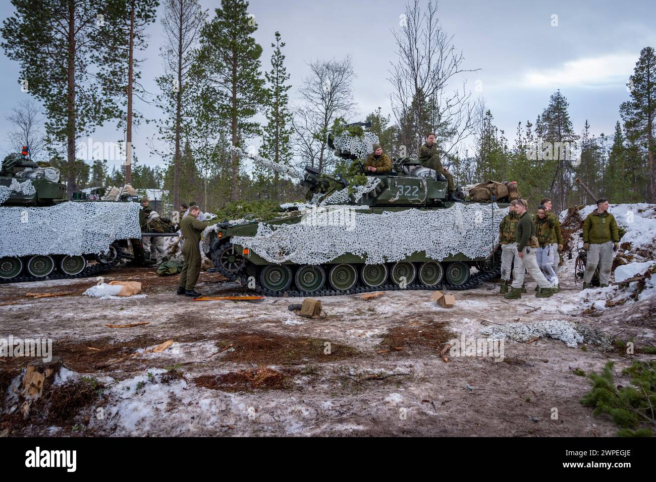 Soldiers ready take part hi-res stock photography and images - Alamy