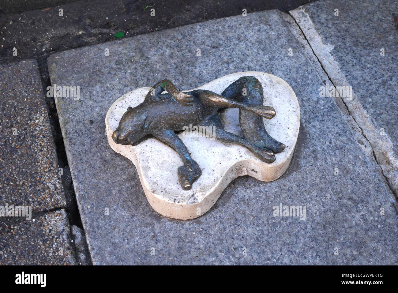 Dead squirrel, a bronze mini statue by Hungarian Ukrainian sculptor ...