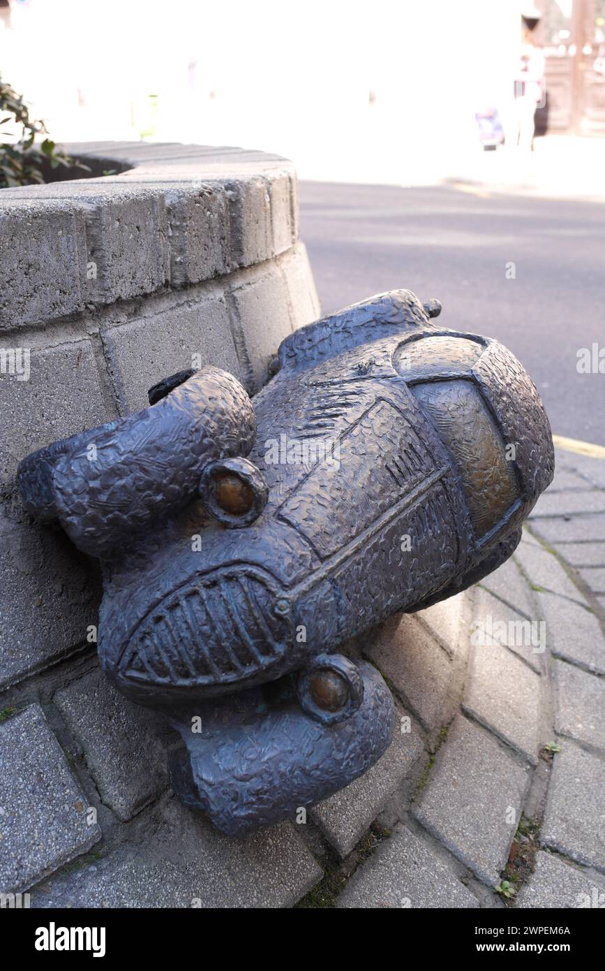 The 14-Carat Roadster, a bronze mini statue by Hungarian Ukrainian ...