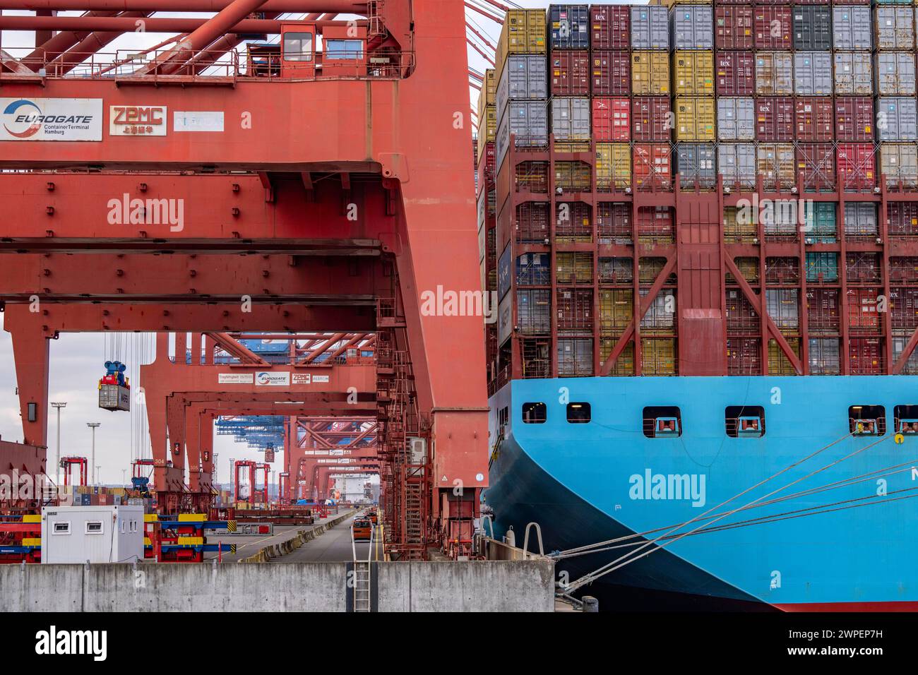 Magleby Maersk Container Frachter im EUROGATE Container Terminal ...