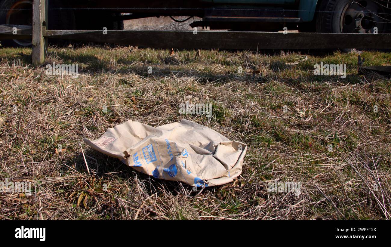 Litter (paper bag) along a roadside Stock Photo - Alamy