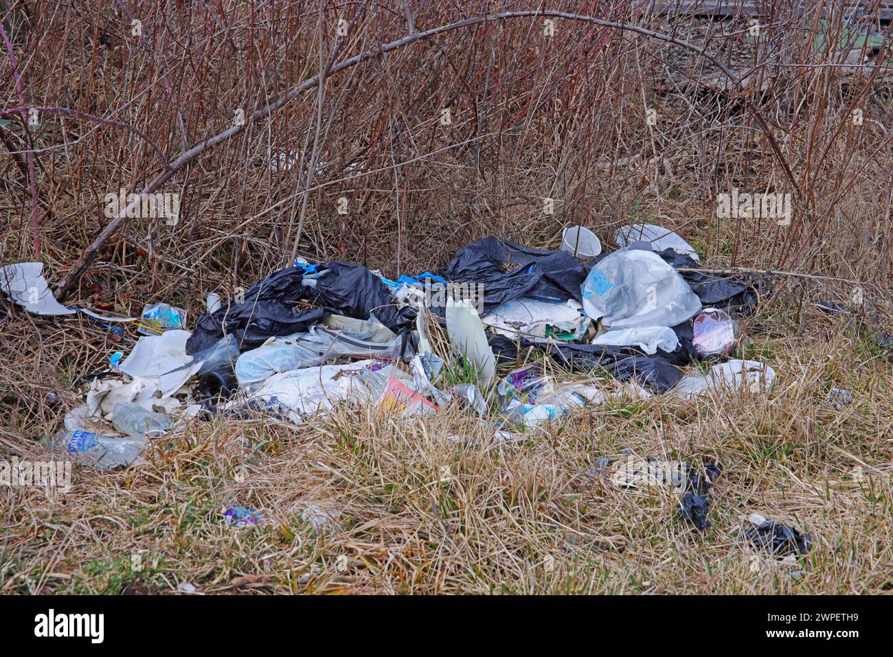 Rubbish dumping pollution hi-res stock photography and images - Alamy