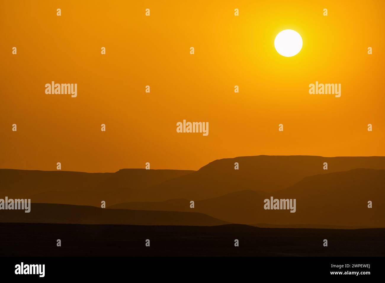 Sun setting over desert landscape hi-res stock photography and images ...