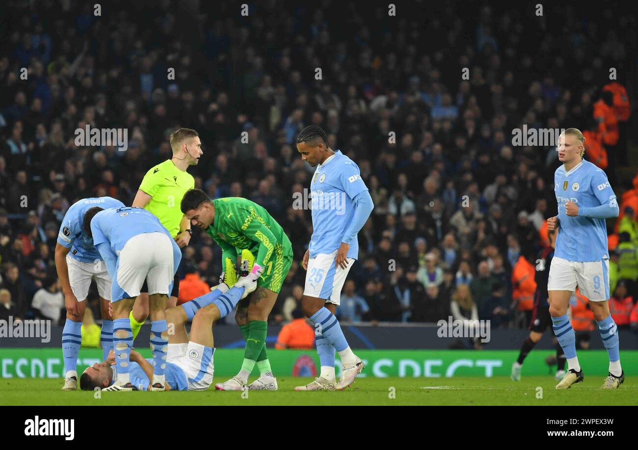 Football plater hi-res stock photography and images - Alamy