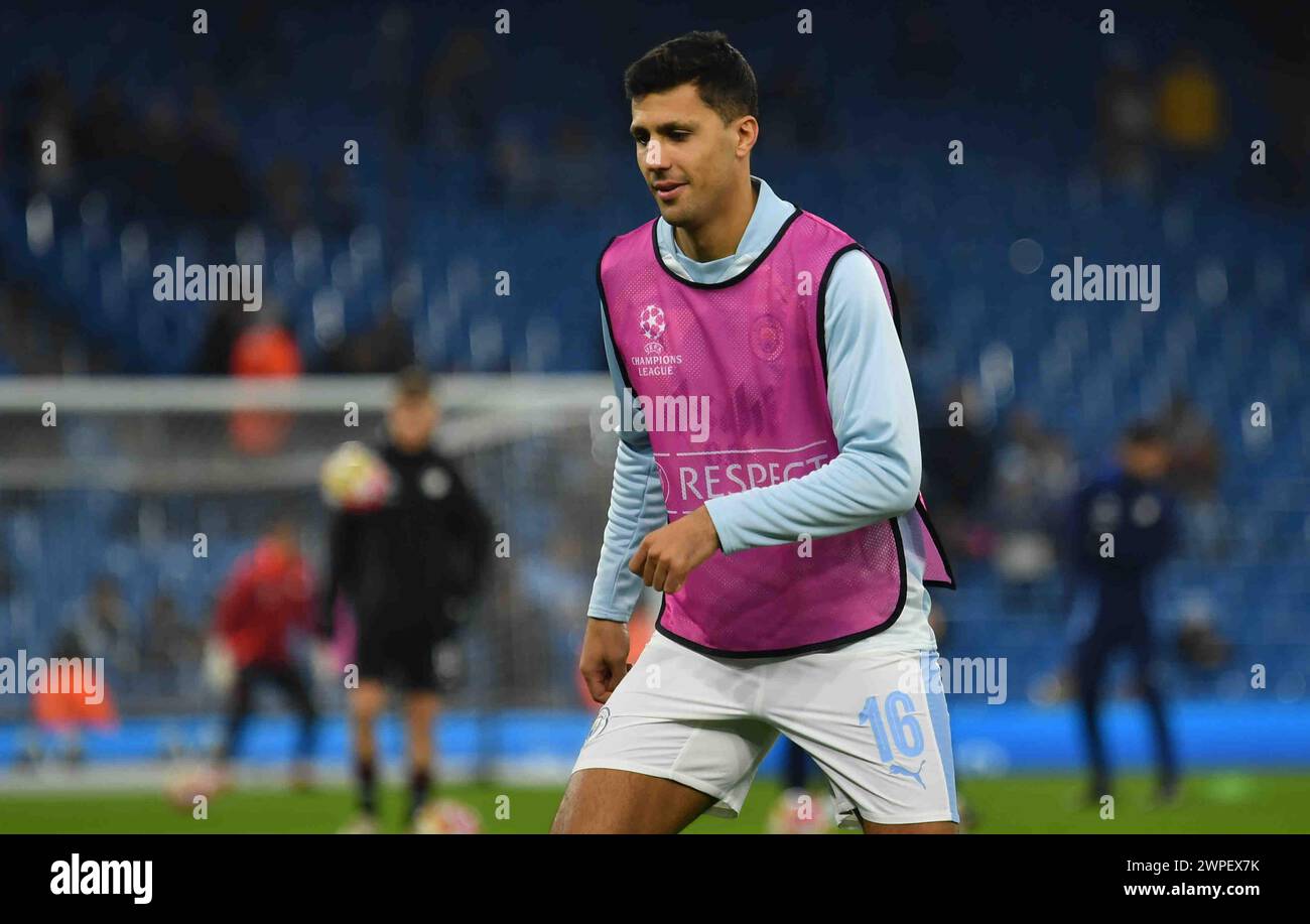 Manchester city fans etihad flags hi-res stock photography and images ...