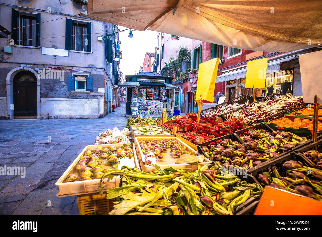 Fruit and vegetable stand in street of Venice view, northern Italy ...