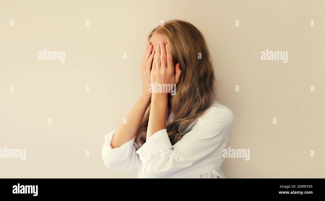 Hands covering face crying female hi-res stock photography and images ...