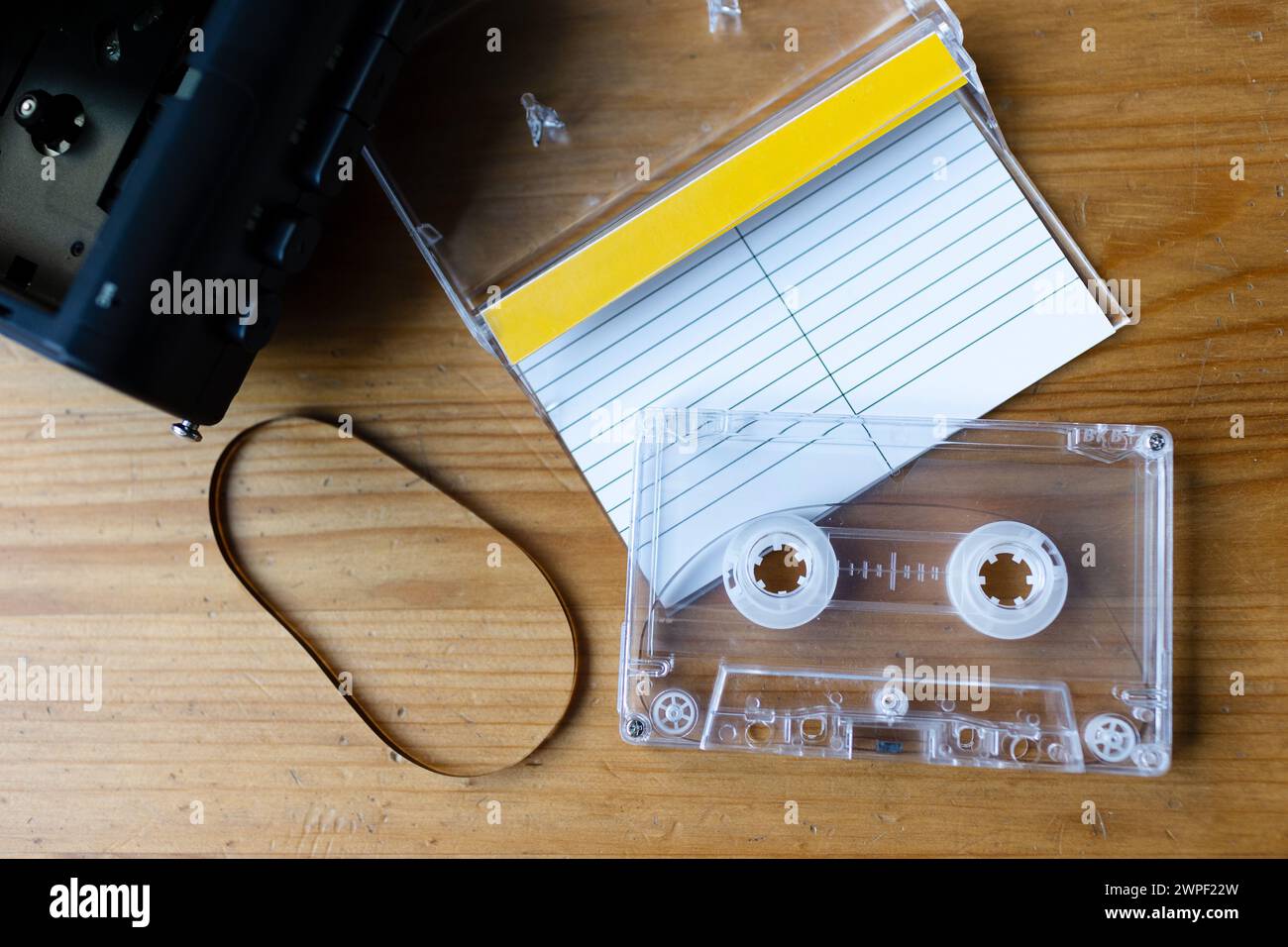 Tape loop, DIY your own tape loop, old style cassette Stock Photo - Alamy