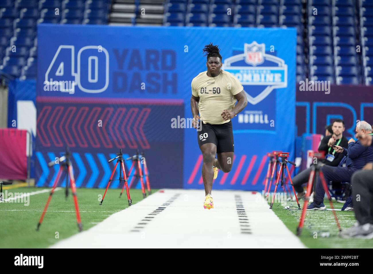 Georgia offensive lineman Amarius Mims runs a drill at the NFL football ...