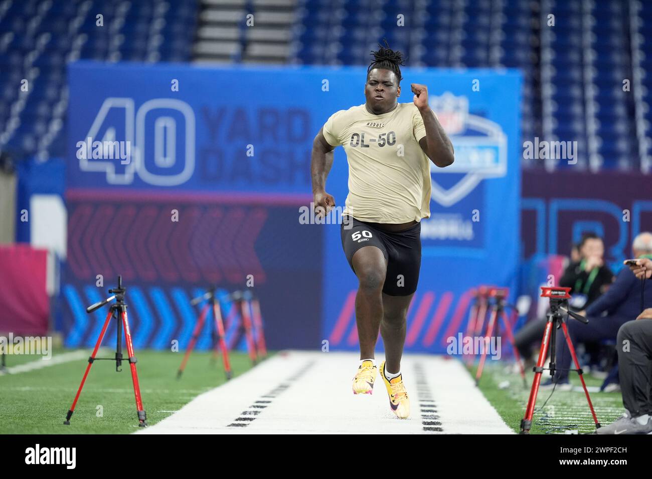 Georgia offensive lineman Amarius Mims runs a drill at the NFL football ...