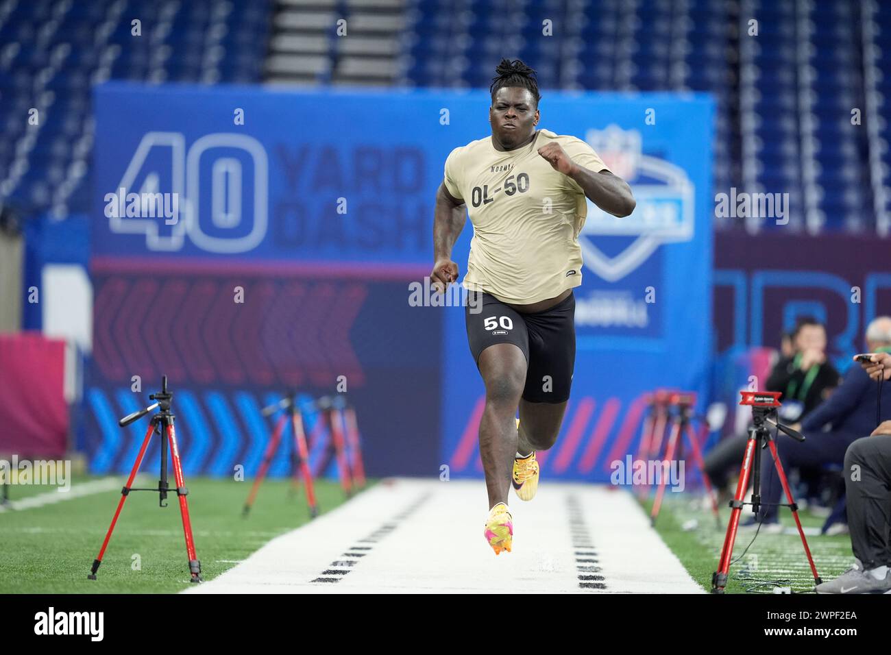 Georgia offensive lineman Amarius Mims runs a drill at the NFL football ...