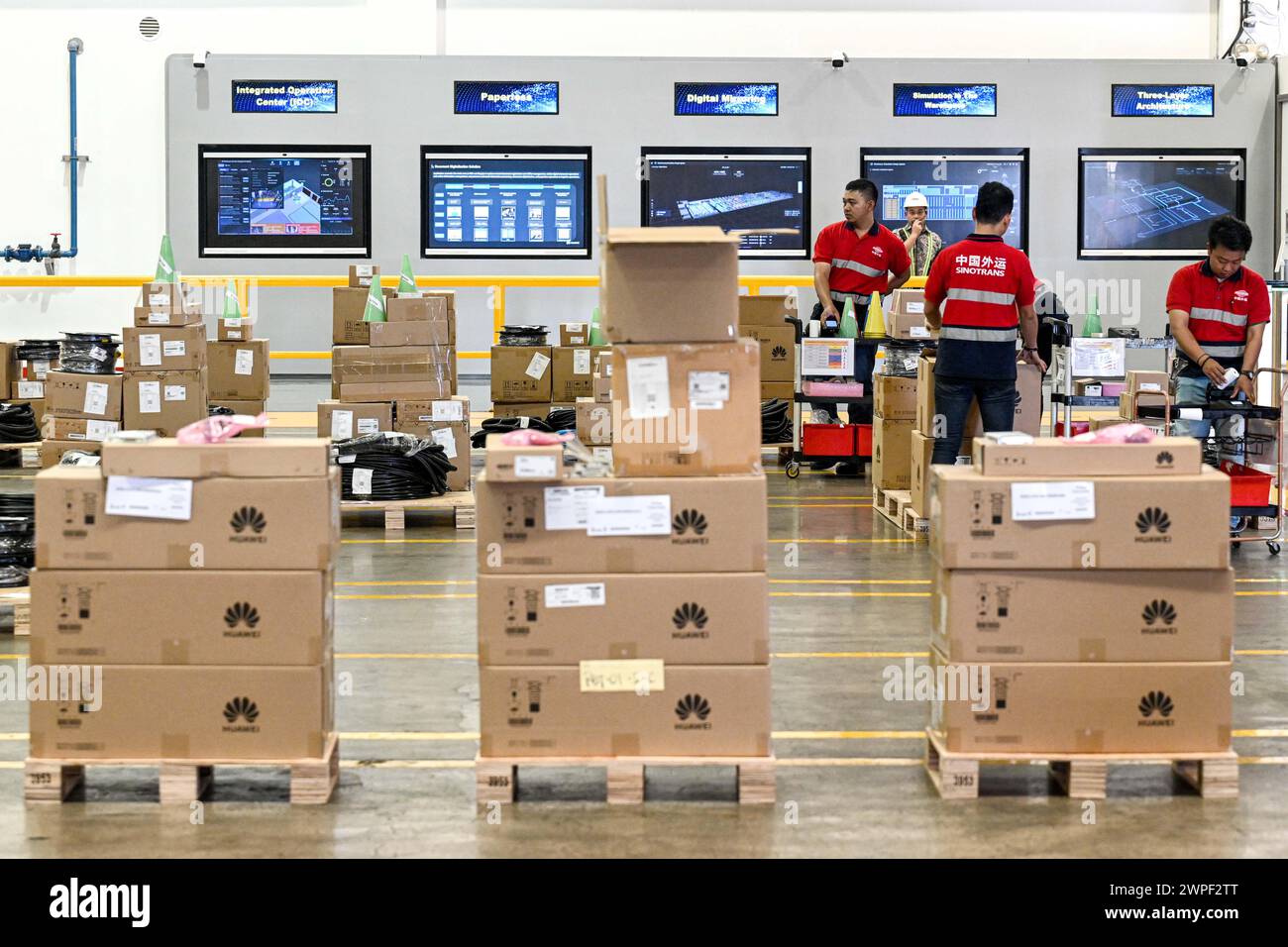 5g smart warehouse hi-res stock photography and images - Alamy