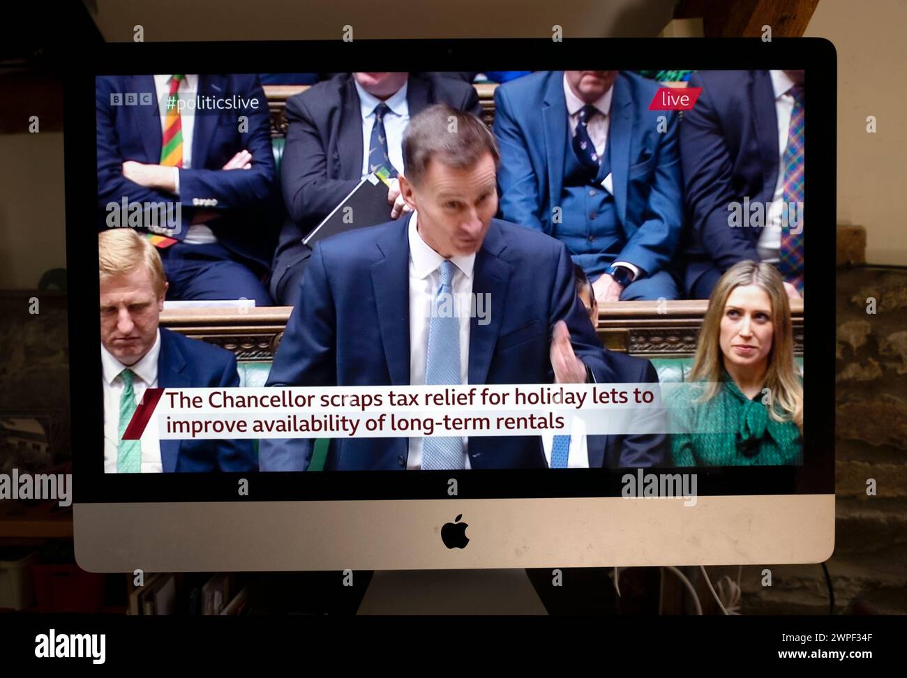 Jeremy Hunt Tory Conservative Chancellor of the Exchequer delivers ...