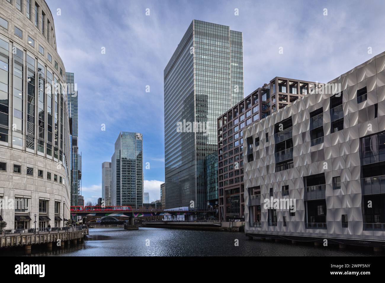 View across Middle Dock with the Quay Club (right), Canary Wharf ...