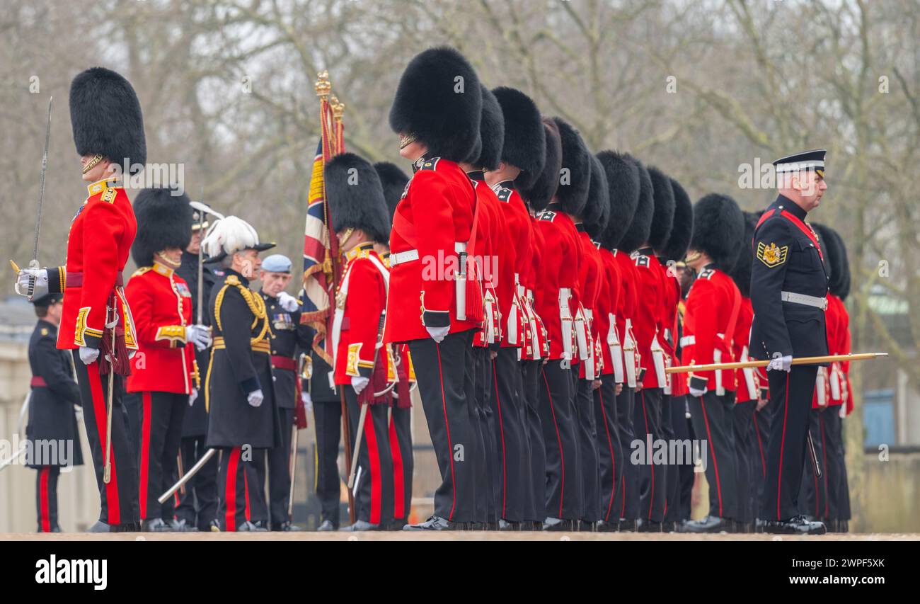 Guards check army uniforms hi-res stock photography and images - Alamy