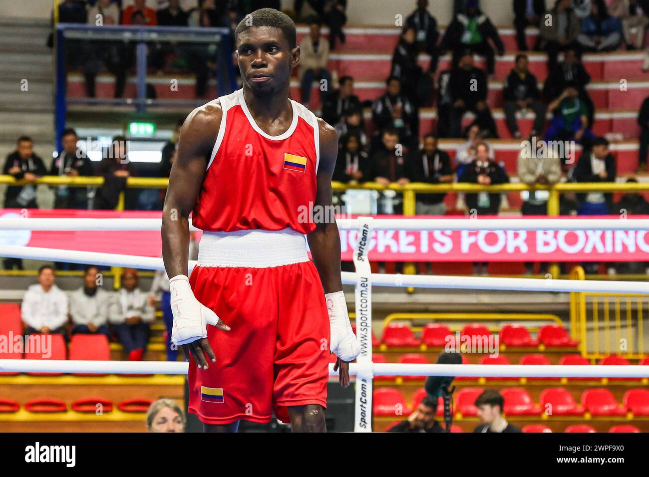 Blue and red boxers hi-res stock photography and images - Alamy