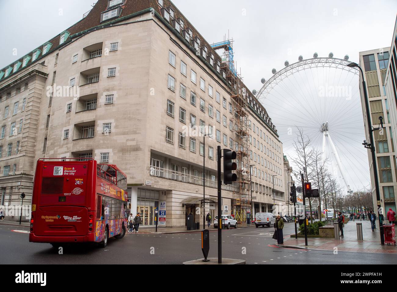 London, UK. 5th March, 2024. A bus en route to the London Eye on a dull ...