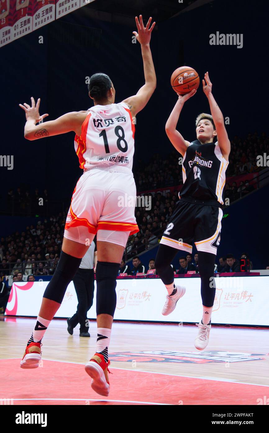 Liz cambage hi-res stock photography and images - Alamy