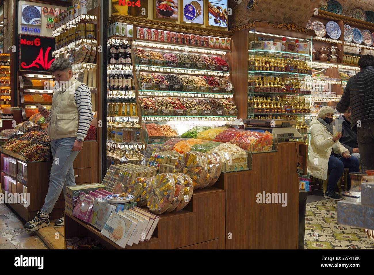 Colourful products on sale in the Spice (Egyptian,) Bazaar in Istanbul, Turkey Stock Photo - Alamy