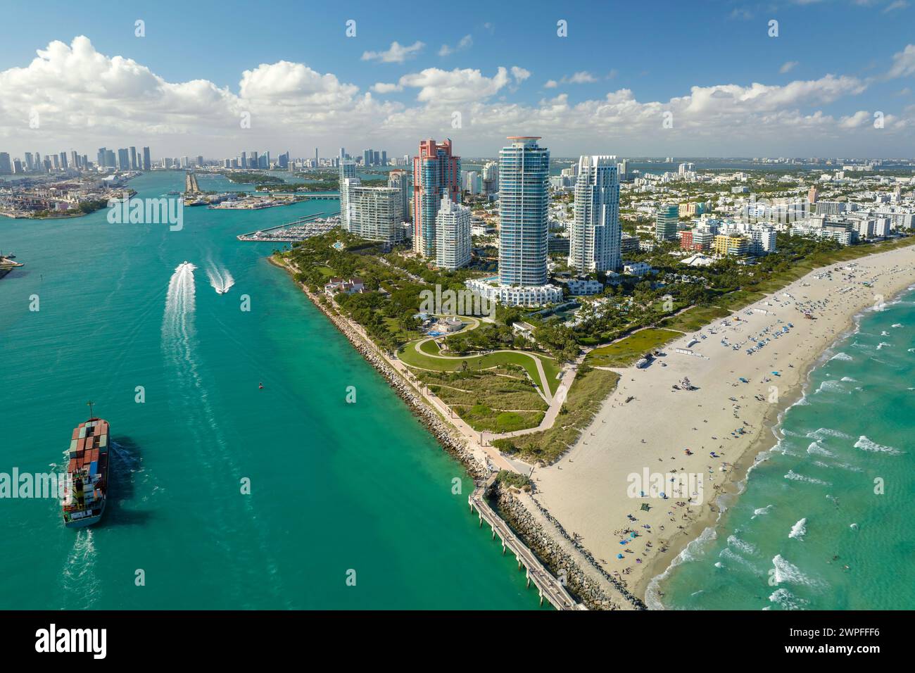 Cargo ship in miami river hi-res stock photography and images - Alamy