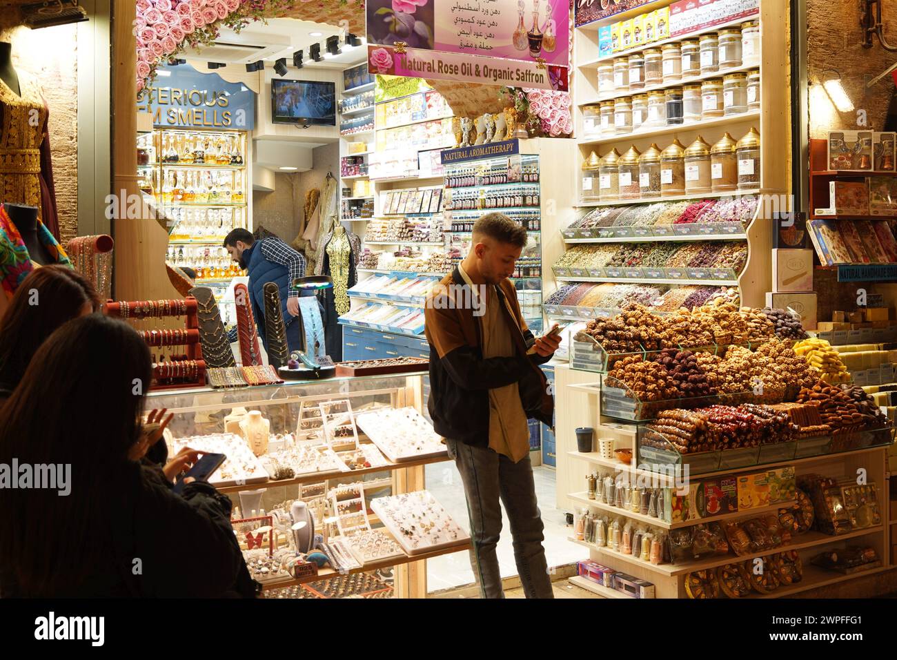 Colourful products on sale in the Spice (Egyptian,) Bazaar in Istanbul, Turkey Stock Photo - Alamy