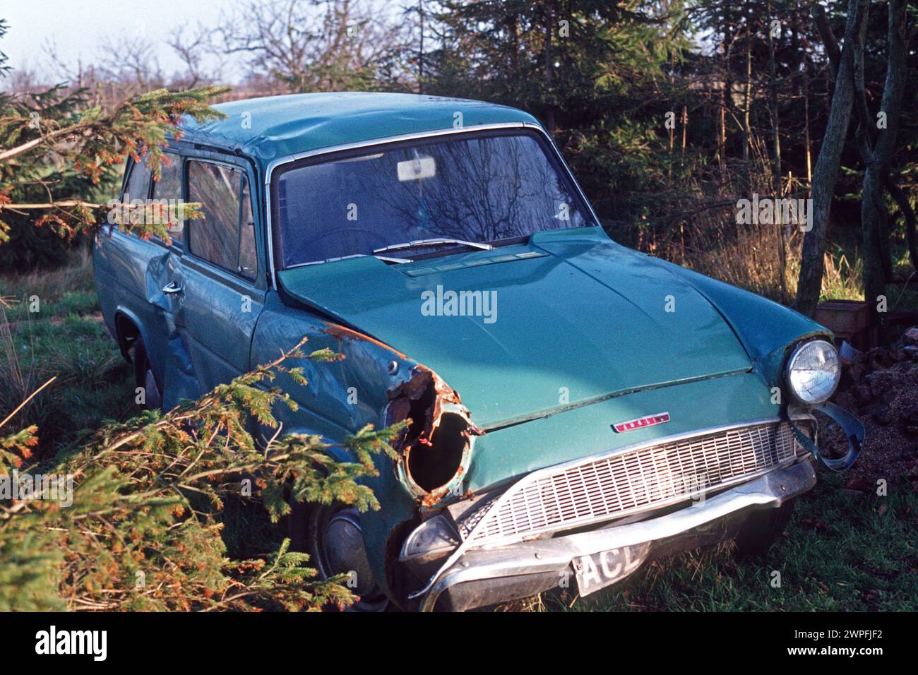Old ford anglia hi-res stock photography and images - Alamy