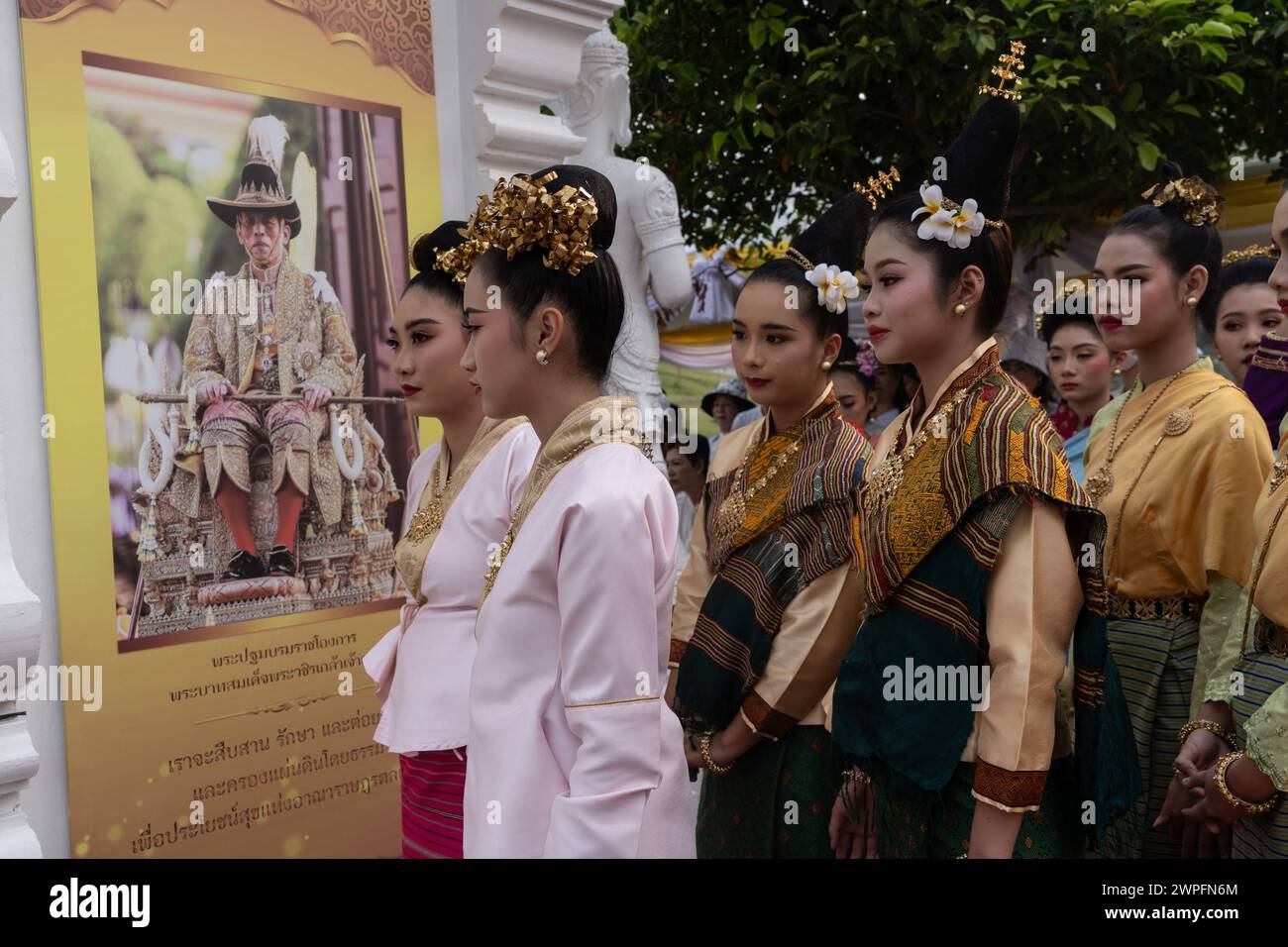 Thai classical dancers and musicians at Makha Bucha Buddhist ...