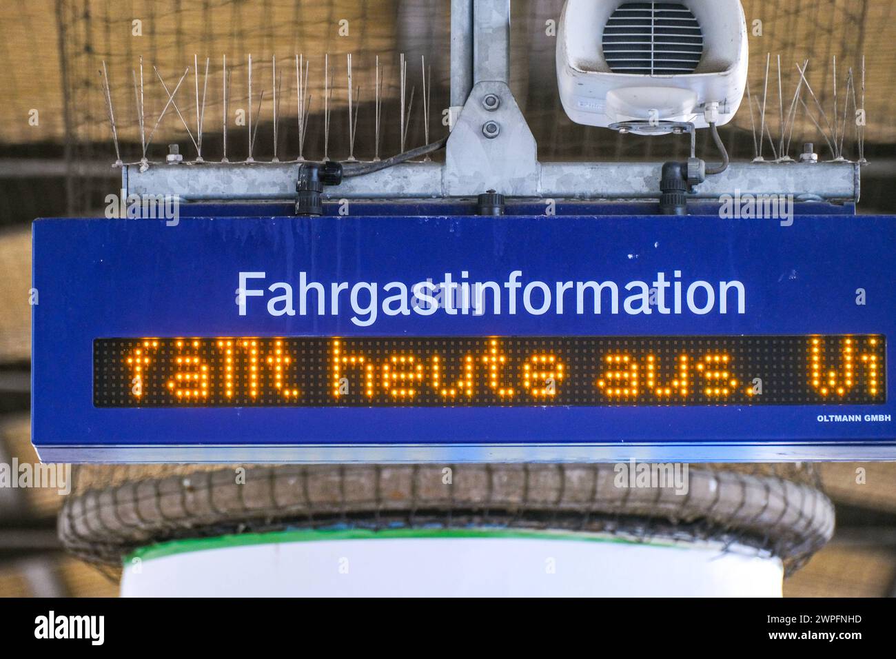 Db train cancellation hi-res stock photography and images - Alamy