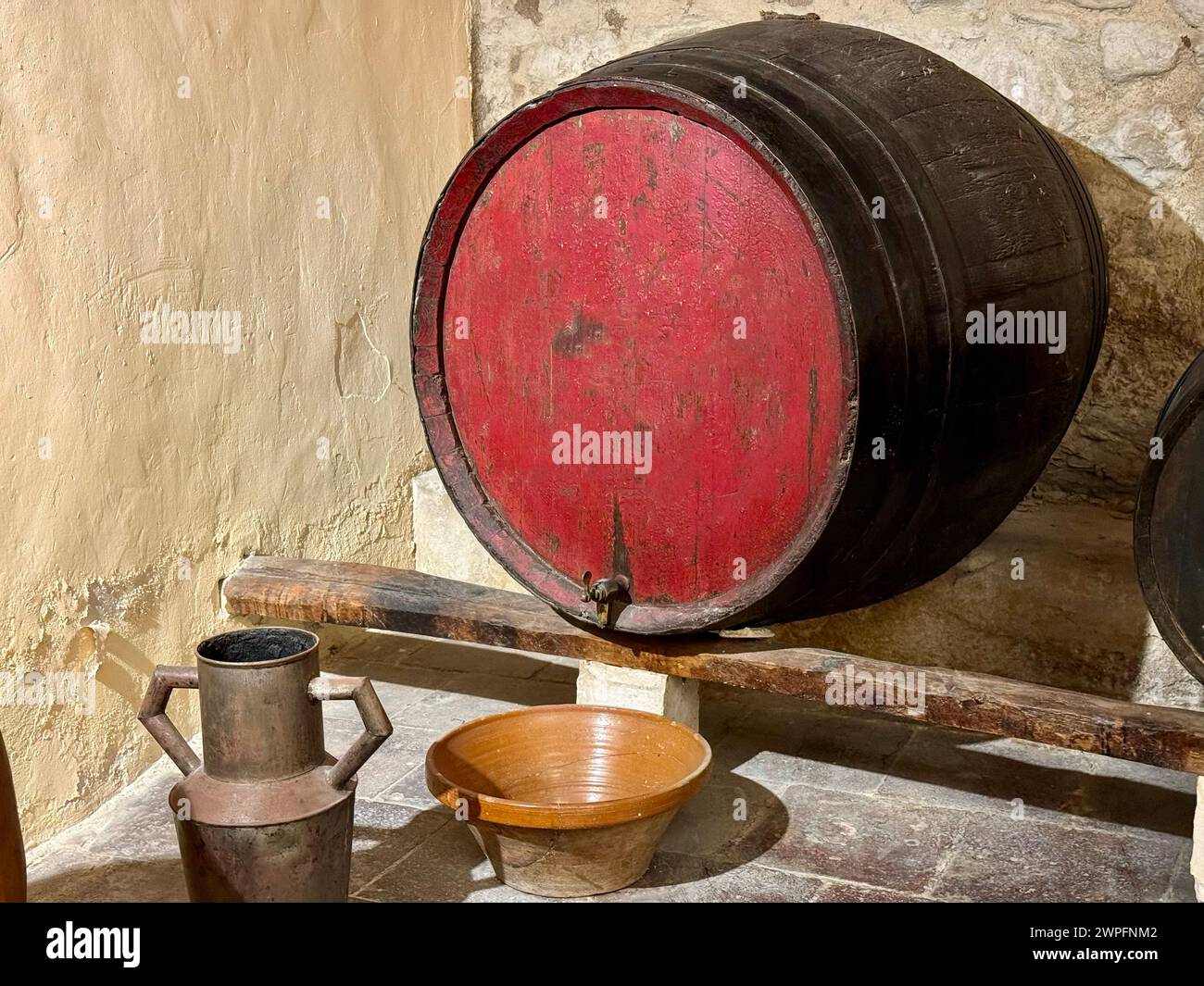 Vintage basement hi-res stock photography and images - Alamy