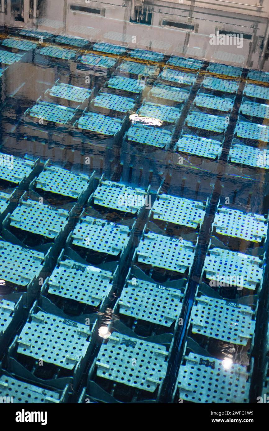 Nuclear storage pool hi-res stock photography and images - Alamy
