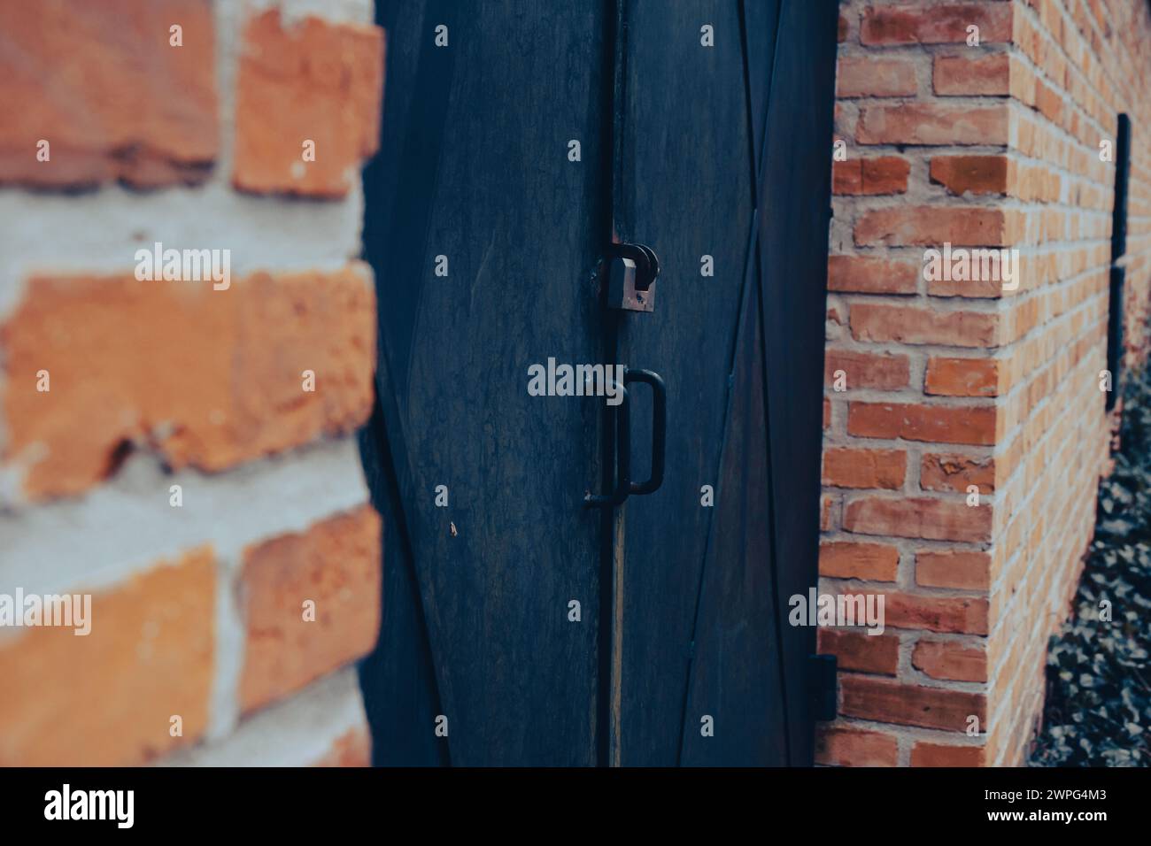 Brick gravel path hi-res stock photography and images - Alamy