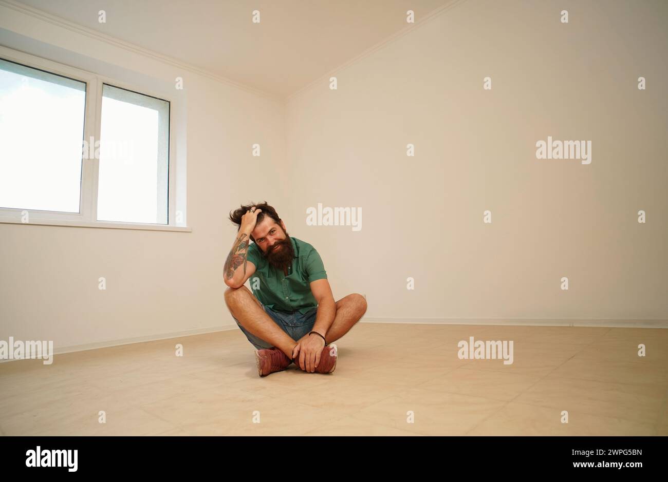 Tired man moving to new home. Moving to a empty apartment Stock Photo ...