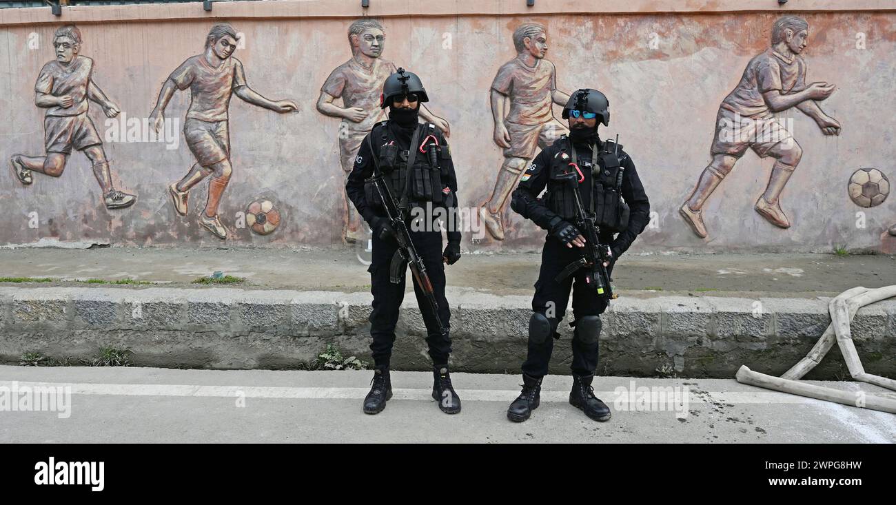 SRINAGAR, INDIA - MARCH 7: National Security Guard (NSG), Commandos ...