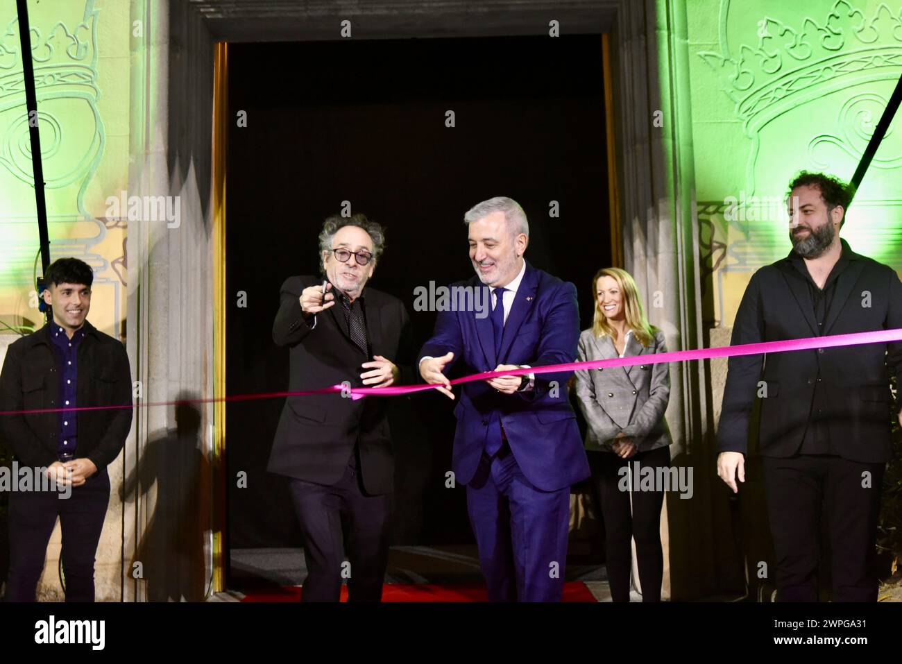 Director Tim Burton (2l) and Barcelona Mayor Jaume Collboni (2r) pose ...