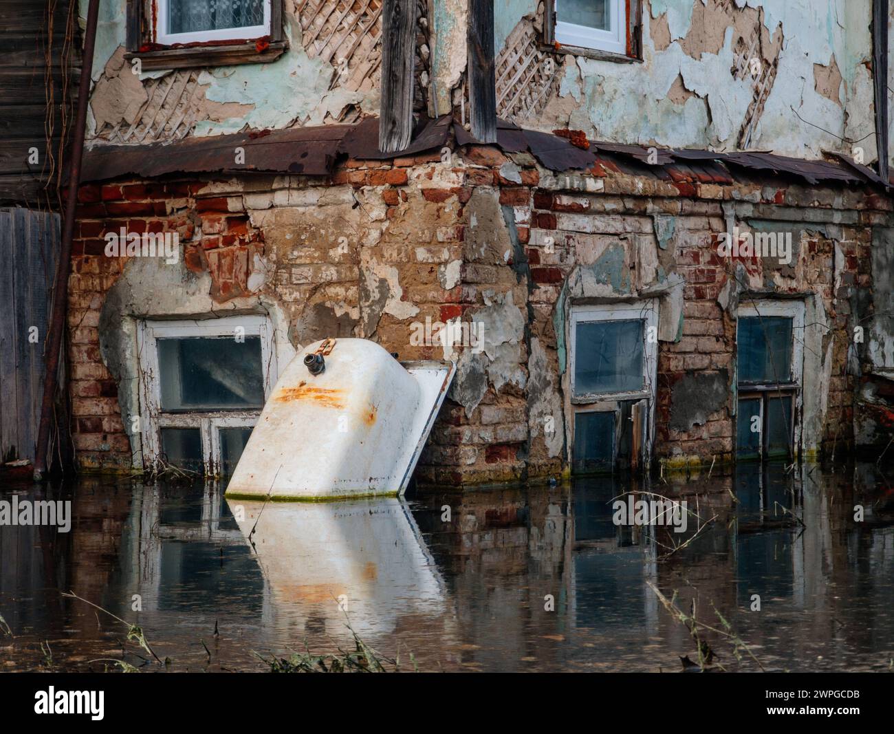 Disaster affected house hi-res stock photography and images - Alamy